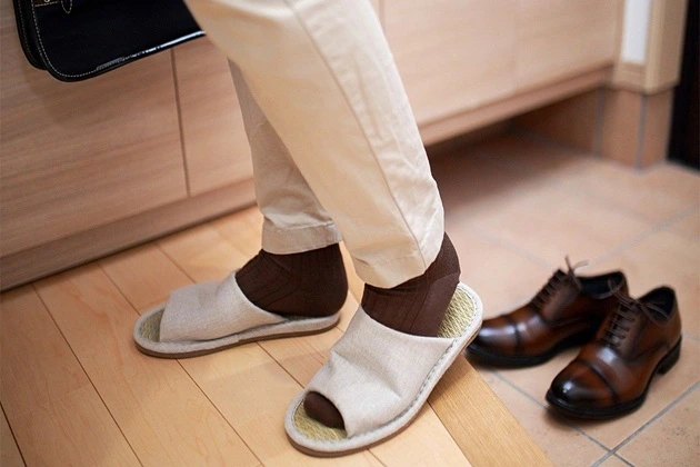 Understanding Japan’s tradition of changing slippers - Afrinik